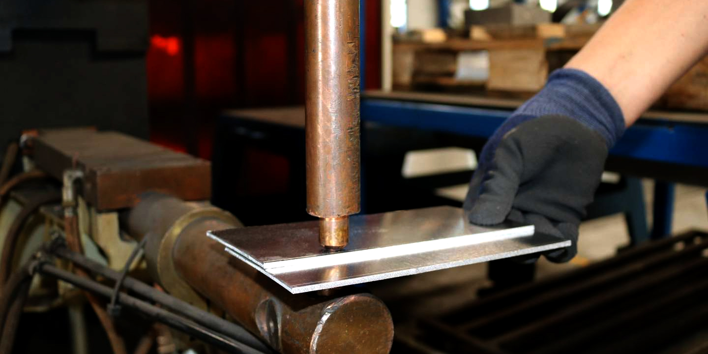 PERBEDAAN LAS TITIK DAN LAS TEMBAK (SPOT DAN STUD WELDING) - Citra ...